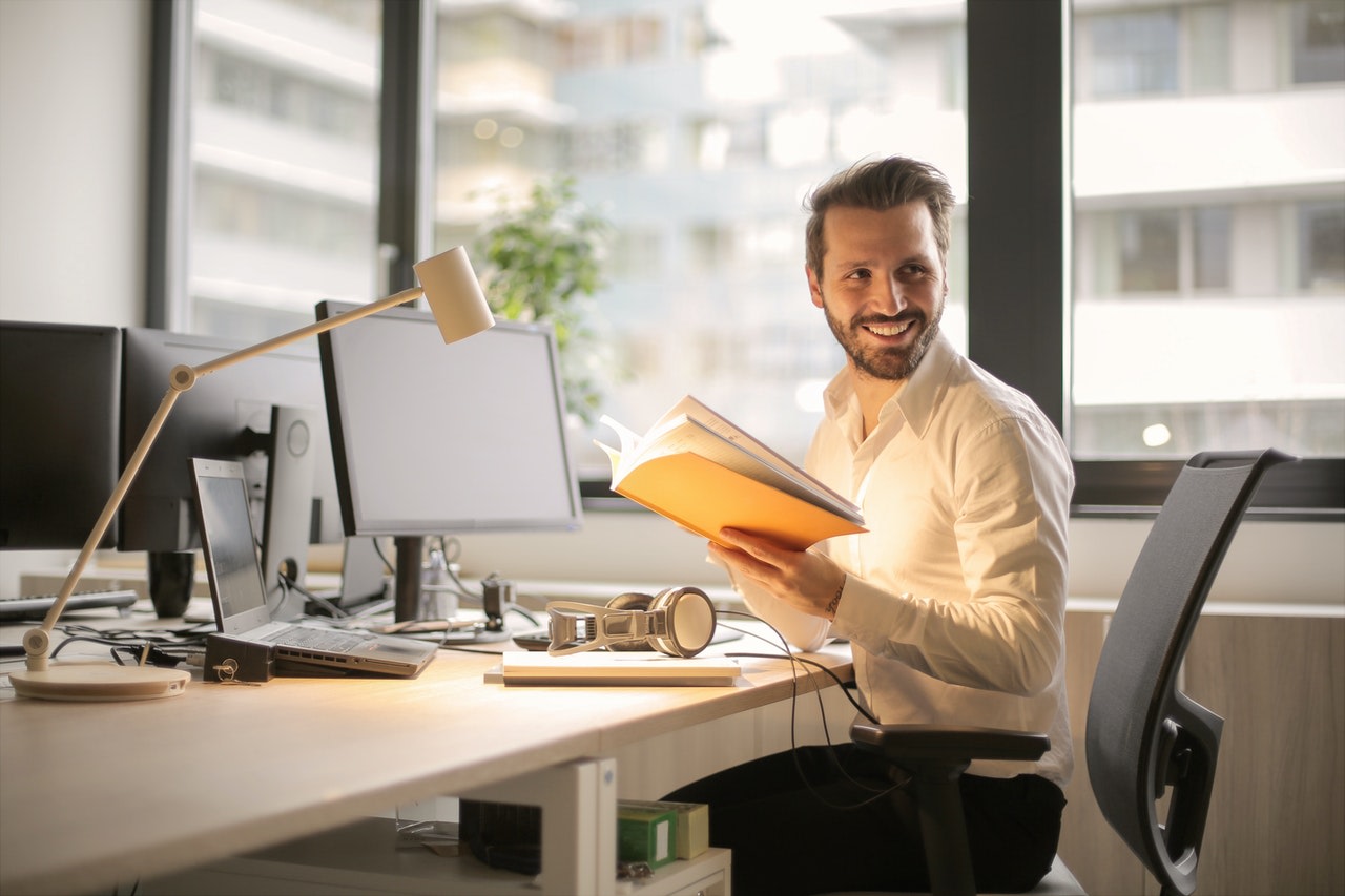 6 Tips To Gain Unshakeable Confidence As An Aspiring Writer UK 6-tips-to-gain-unshakeable-confidence-as-an-aspiring-writer-uk